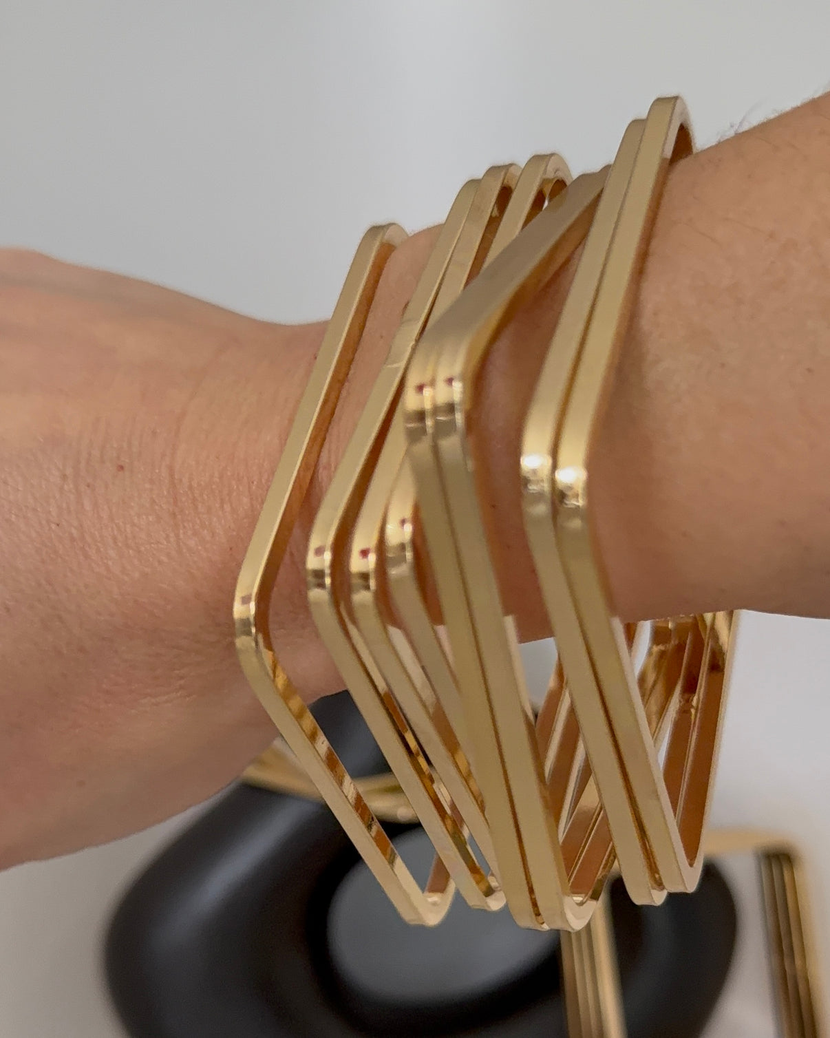 Cleo Bangle – Vita Ambita