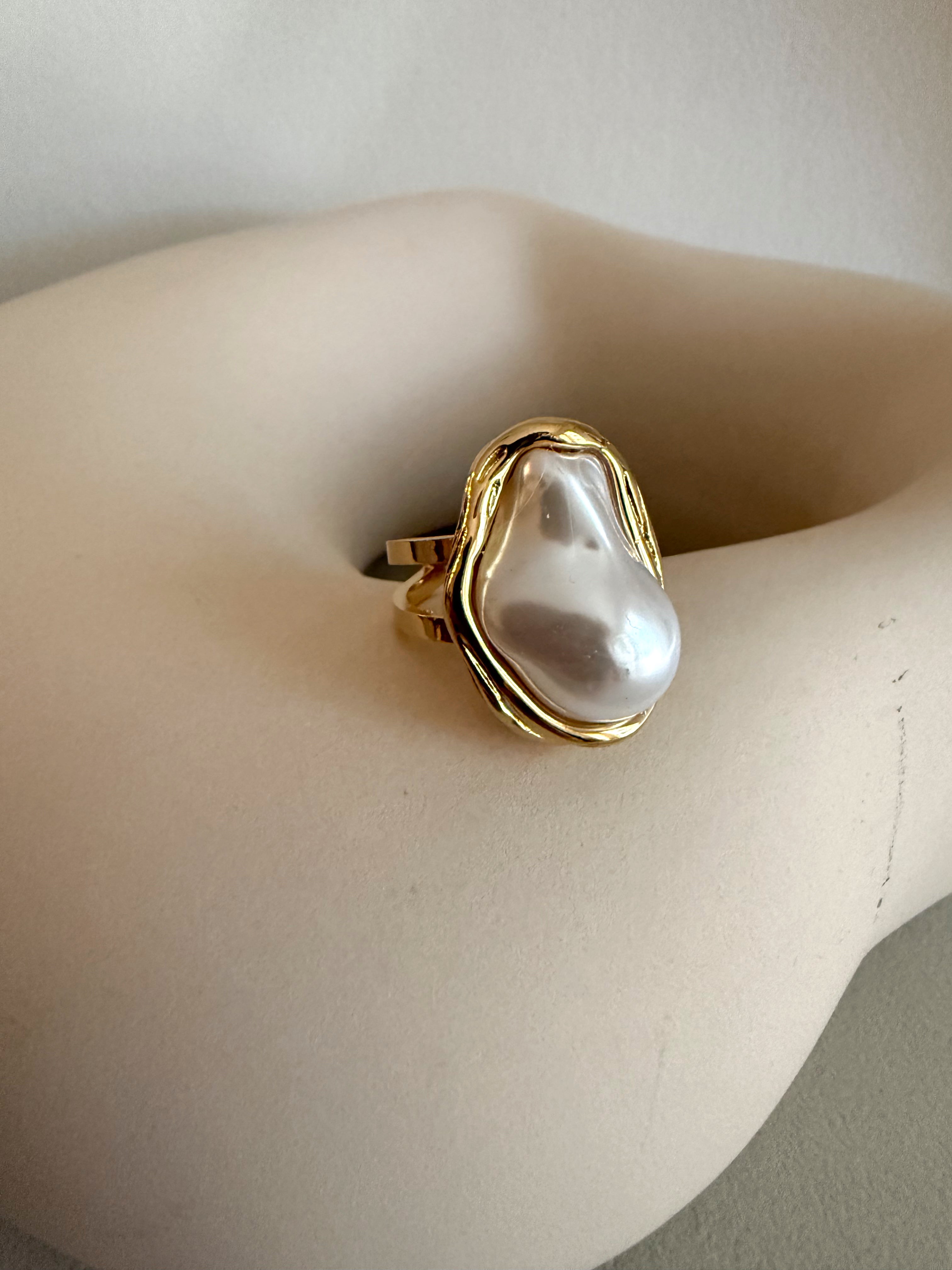 Statement Pearl Ring – Vita Ambita